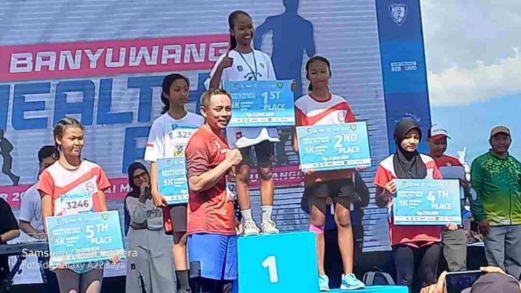 ATLET LARI SMP 2 GENTENG SABET 3 JUARA DI EVENT BANYUWANGI HEALTY RUN ...