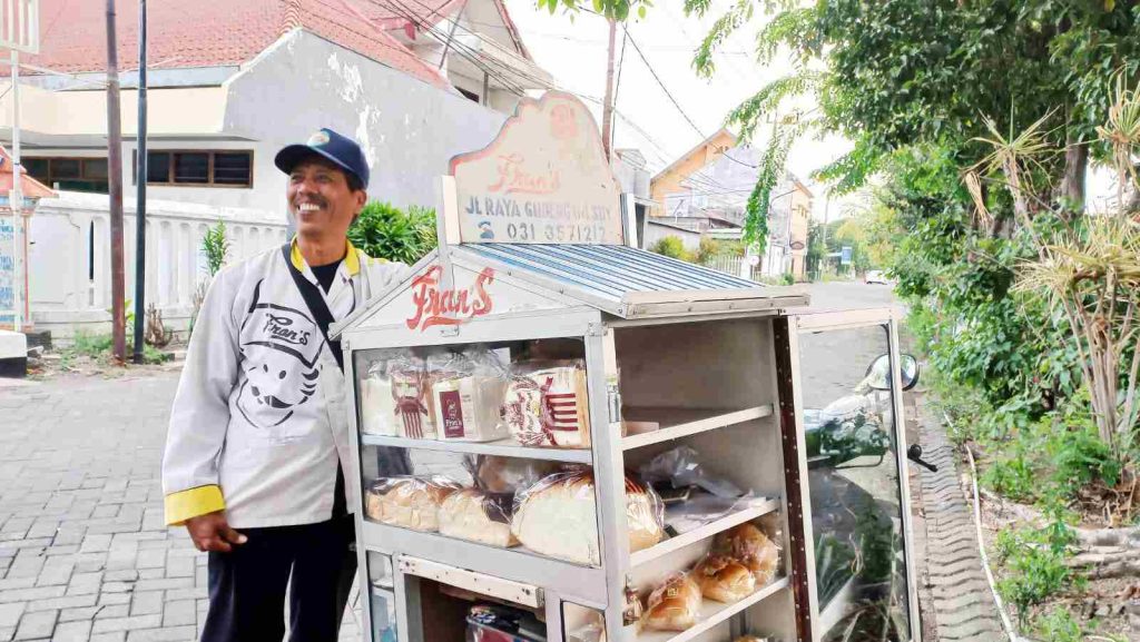 17 Tahun Berjualan Roti Frans Keliling Sejak Tragedi Lumpur Lapindo ...